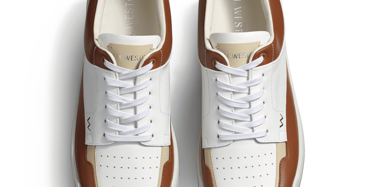 Basket On Top en cuir veau sport blanc détails beige et camel & J.M. Weston